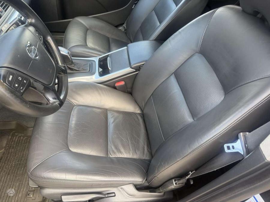 Melns Volvo V70 2012 Veru, ar dzinēja tilpumu 2.00 L un nobraukumu 537 tūkst. km par 2190 €, foto 11 vietnē AUTOMOTO.COM.LV