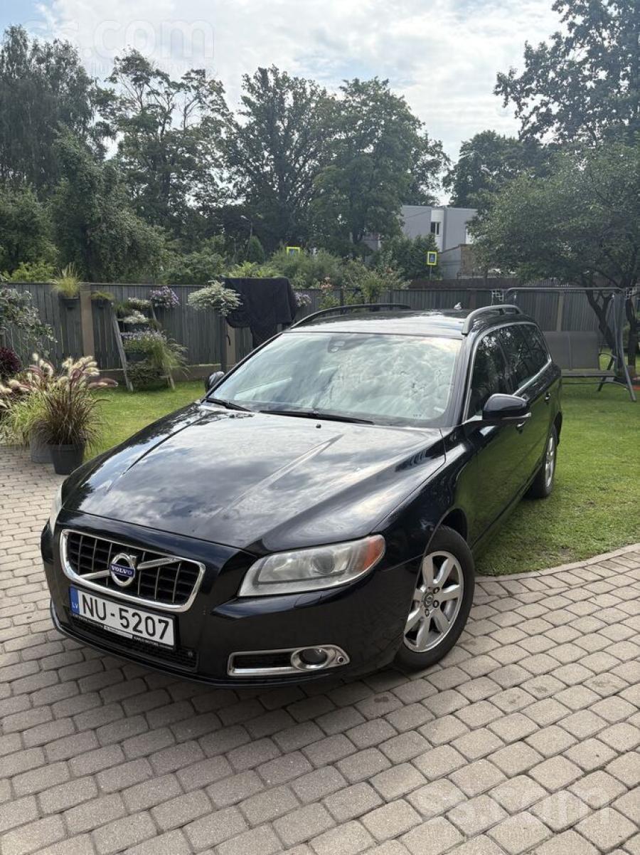 Black Volvo V70 2012 in Riga, with an engine capacity of 2.00 L and mileage of 328 thousand km for 5390 €, photo 1 on AUTOMOTO.COM.LV