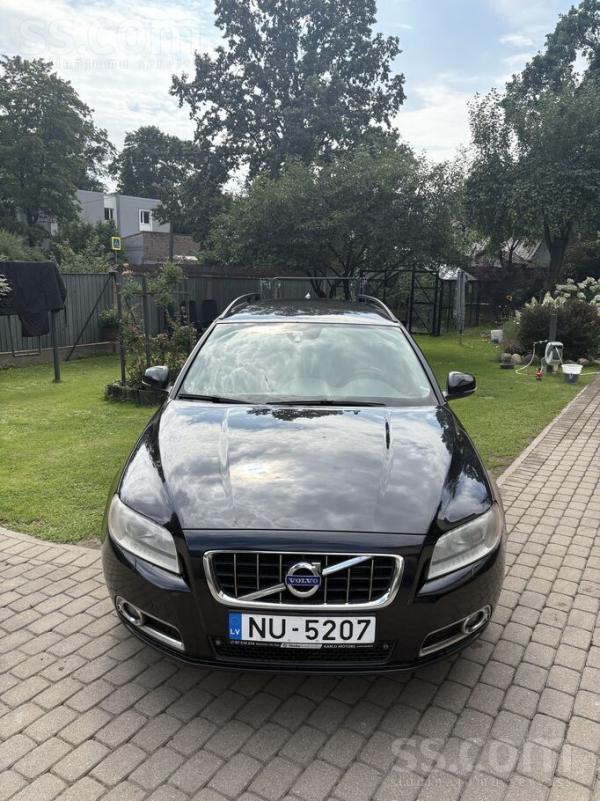 Black Volvo V70 2012 in Riga, with an engine capacity of 2.00 L and mileage of 328 thousand km for 5390 €, photo 3 on AUTOMOTO.COM.LV