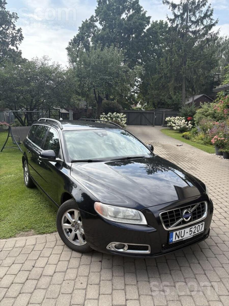 Black Volvo V70 2012 in Riga, with an engine capacity of 2.00 L and mileage of 328 thousand km for 5390 €, photo 4 on AUTOMOTO.COM.LV