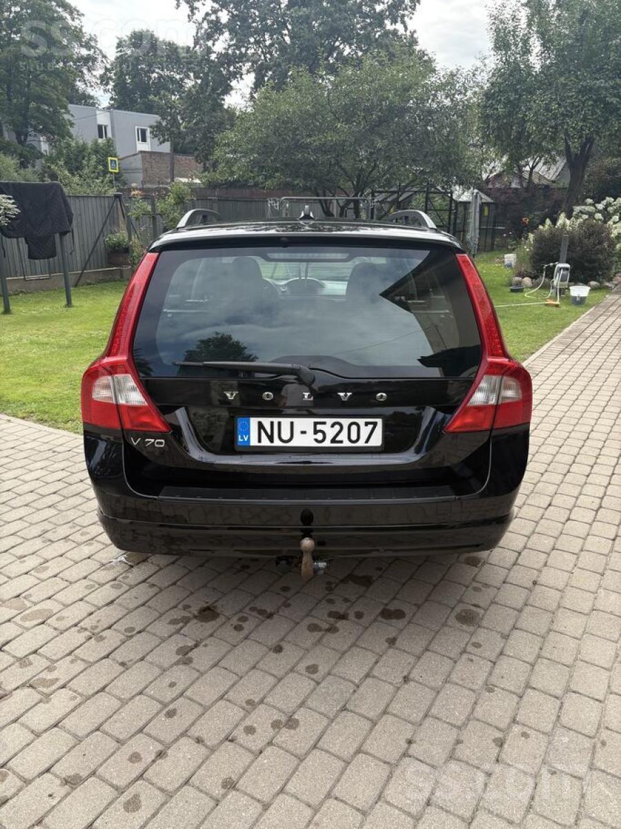 Black Volvo V70 2012 in Riga, with an engine capacity of 2.00 L and mileage of 328 thousand km for 5390 €, photo 5 on AUTOMOTO.COM.LV
