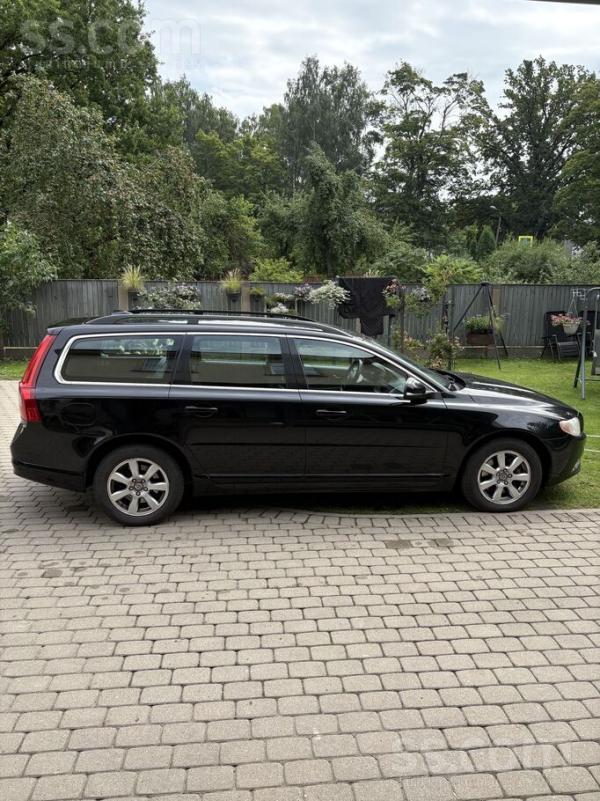 Black Volvo V70 2012 in Riga, with an engine capacity of 2.00 L and mileage of 328 thousand km for 5390 €, photo 6 on AUTOMOTO.COM.LV