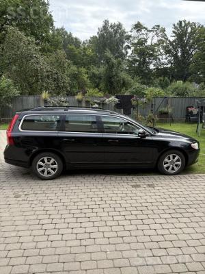 Black Volvo V70 2012 in Riga, with an engine capacity of 2.00 L and mileage of 328 thousand km for 5390 €, photo 6 on AUTOMOTO.COM.LV