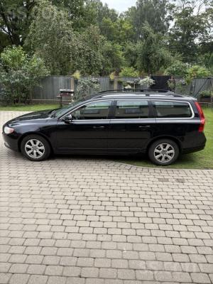 Black Volvo V70 2012 in Riga, with an engine capacity of 2.00 L and mileage of 328 thousand km for 5390 €, photo 7 on AUTOMOTO.COM.LV