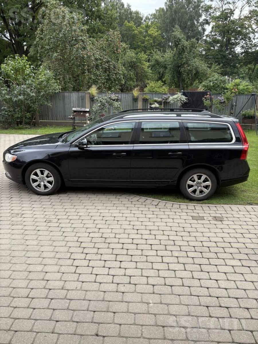 Black Volvo V70 2012 in Riga, with an engine capacity of 2.00 L and mileage of 328 thousand km for 5390 €, photo 7 on AUTOMOTO.COM.LV