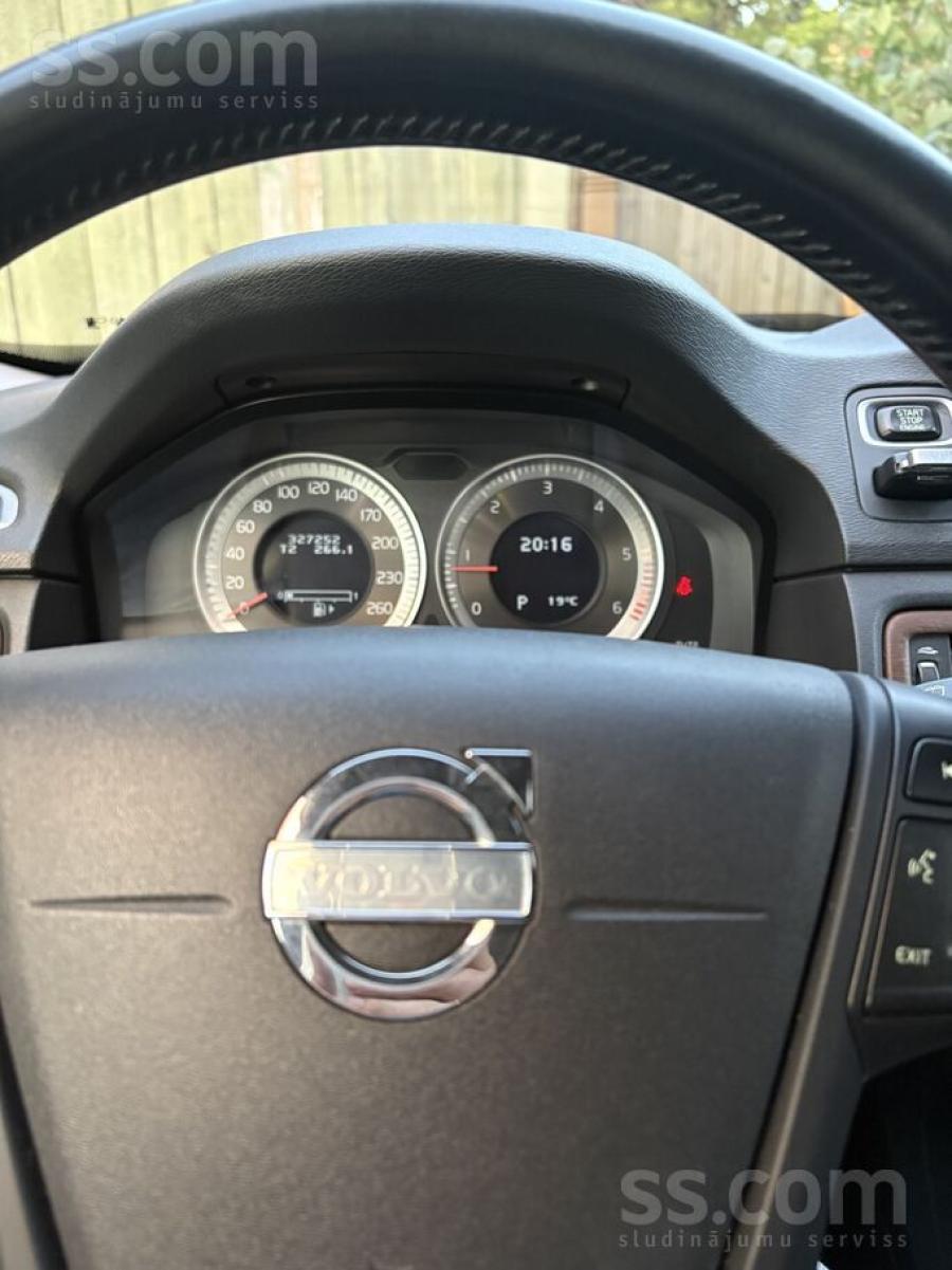 Black Volvo V70 2012 in Riga, with an engine capacity of 2.00 L and mileage of 328 thousand km for 5390 €, photo 9 on AUTOMOTO.COM.LV