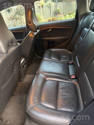 Black Volvo V70 2012 in Riga, with an engine capacity of 2.00 L and mileage of 328 thousand km for 5390 €, photo 10 on AUTOMOTO.COM.LV