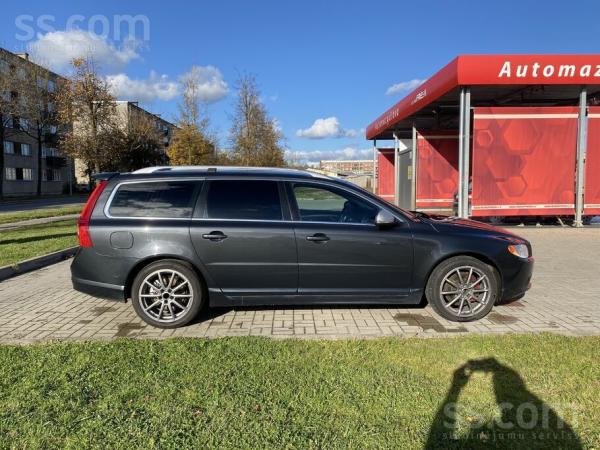 Black Volvo V70 2012 in Rezekne, with an engine capacity of 2.00 L and mileage of 210 thousand km for 6800 €, photo 5 on AUTOMOTO.COM.LV