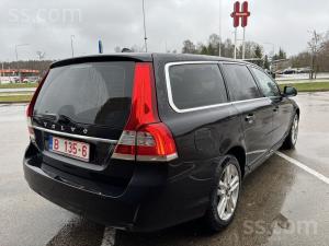 Black Volvo V70 2013 in Jelgava, with an engine capacity of 2.00 L and mileage of 0 thousand km for 6990 €, photo 2 on AUTOMOTO.COM.LV