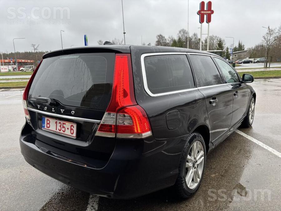 Black Volvo V70 2013 in Jelgava, with an engine capacity of 2.00 L and mileage of 0 thousand km for 6990 €, photo 2 on AUTOMOTO.COM.LV