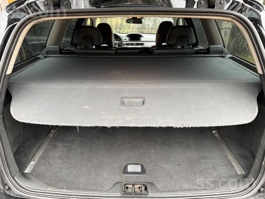 Black Volvo V70 2013 in Jelgava, with an engine capacity of 2.00 L and mileage of 0 thousand km for 6990 €, photo 9 on AUTOMOTO.COM.LV