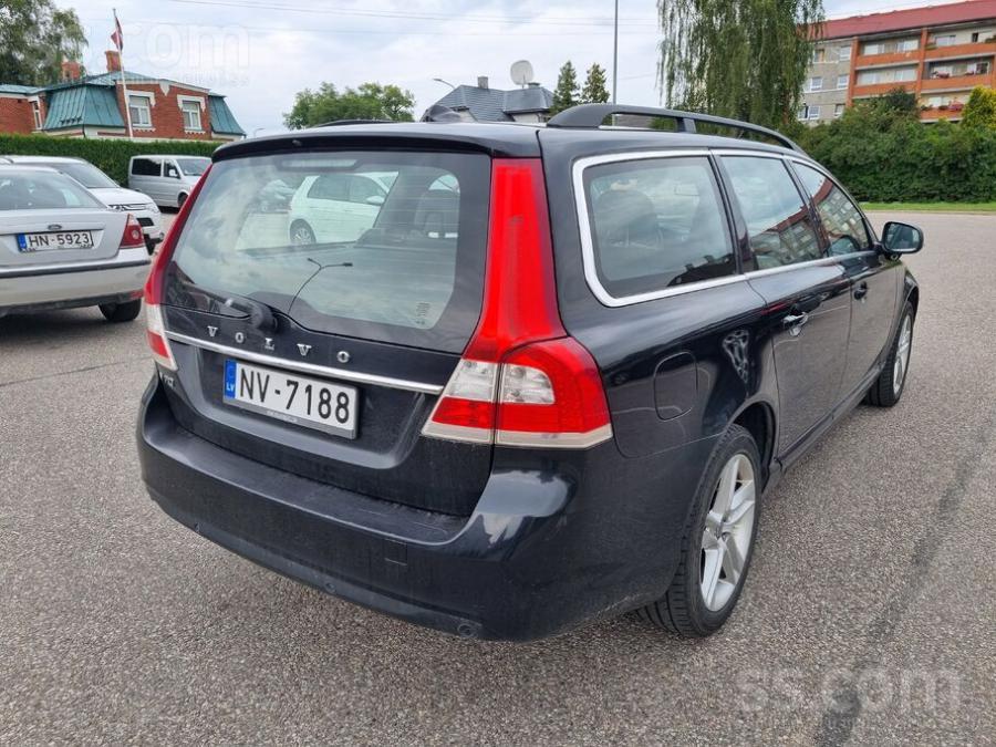 Black Volvo V70 2013 in Valmiera, with an engine capacity of 2.00 L and mileage of 240 thousand km for 8500 €, photo 5 on AUTOMOTO.COM.LV