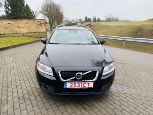 Black Volvo V70 2013 in Kursenai, with an engine capacity of 2.40 L and mileage of 296 thousand km for 6999 €, photo 2 on AUTOMOTO.COM.LV