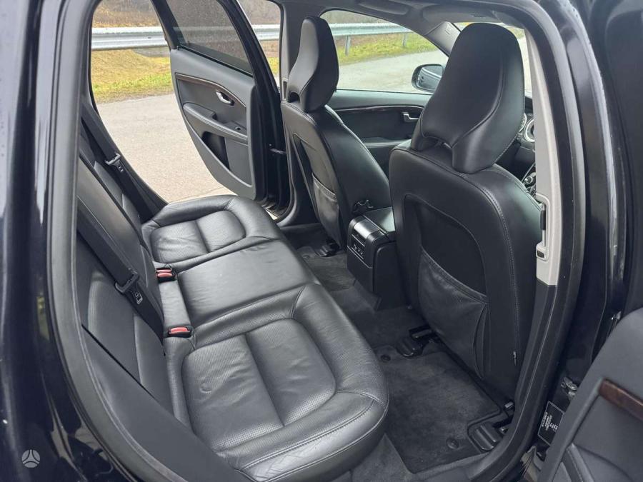 Black Volvo V70 2013 in Kursenai, with an engine capacity of 2.40 L and mileage of 296 thousand km for 6999 €, photo 19 on AUTOMOTO.COM.LV