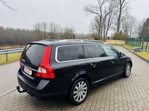 Black Volvo V70 2013 in Kursenai, with an engine capacity of 2.40 L and mileage of 296 thousand km for 6999 €, photo 22 on AUTOMOTO.COM.LV