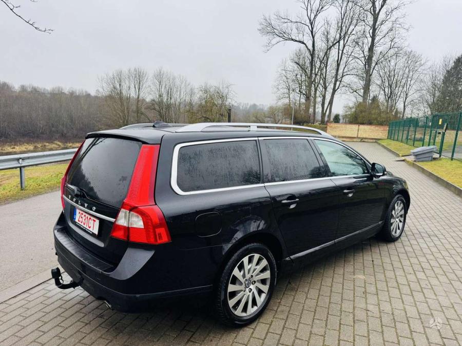 Black Volvo V70 2013 in Kursenai, with an engine capacity of 2.40 L and mileage of 296 thousand km for 6999 €, photo 22 on AUTOMOTO.COM.LV