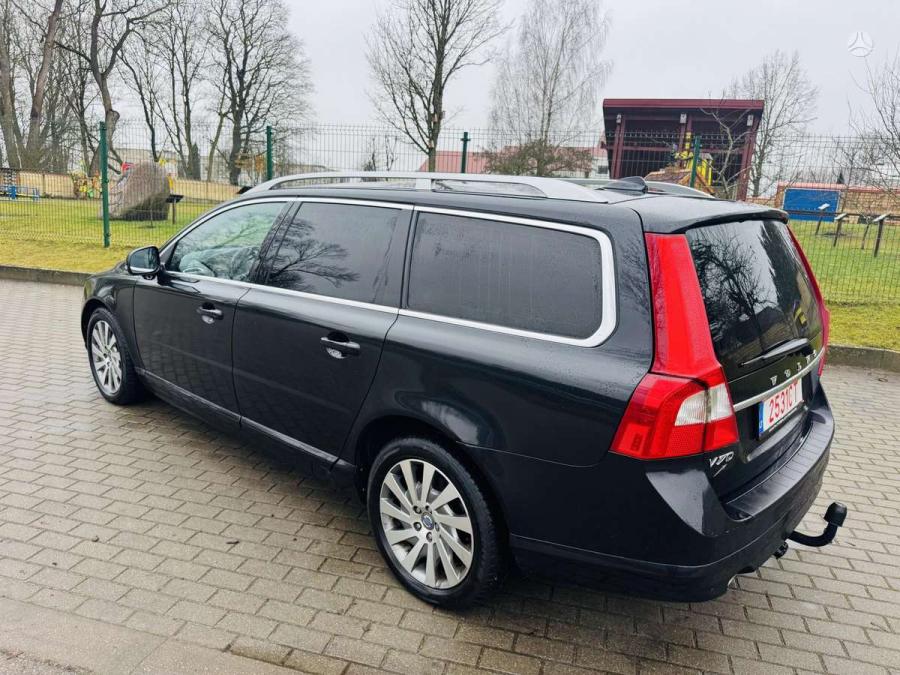 Black Volvo V70 2013 in Kursenai, with an engine capacity of 2.40 L and mileage of 296 thousand km for 6999 €, photo 24 on AUTOMOTO.COM.LV
