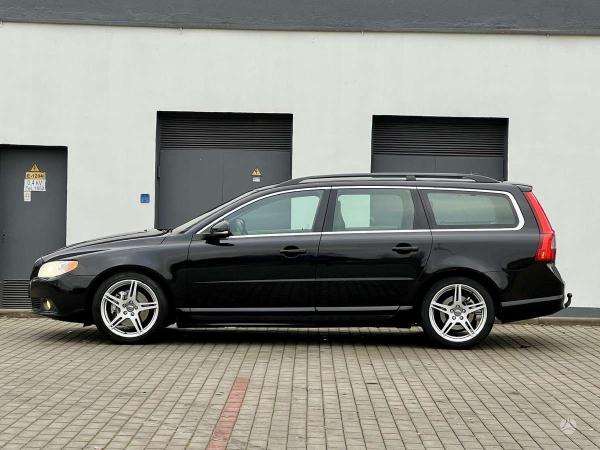 Black Volvo V70 2013 in Vilnius, with an engine capacity of 1.98 L and mileage of 310 thousand km for 5990 €, photo 5 on AUTOMOTO.COM.LV