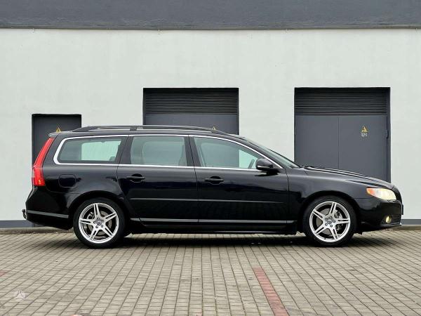 Black Volvo V70 2013 in Vilnius, with an engine capacity of 1.98 L and mileage of 310 thousand km for 5990 €, photo 6 on AUTOMOTO.COM.LV