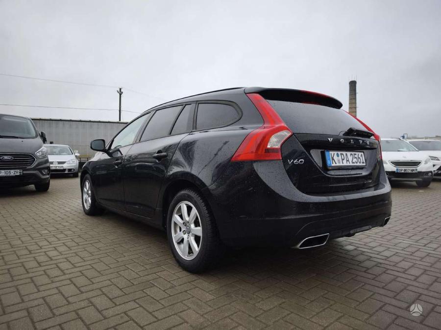 Black Volvo V70 2013 in Taurage, with an engine capacity of 2.40 L and mileage of 190 thousand km for 7800 €, photo 8 on AUTOMOTO.COM.LV