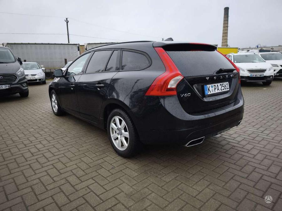 Black Volvo V70 2013 in Taurage, with an engine capacity of 2.40 L and mileage of 190 thousand km for 7800 €, photo 9 on AUTOMOTO.COM.LV