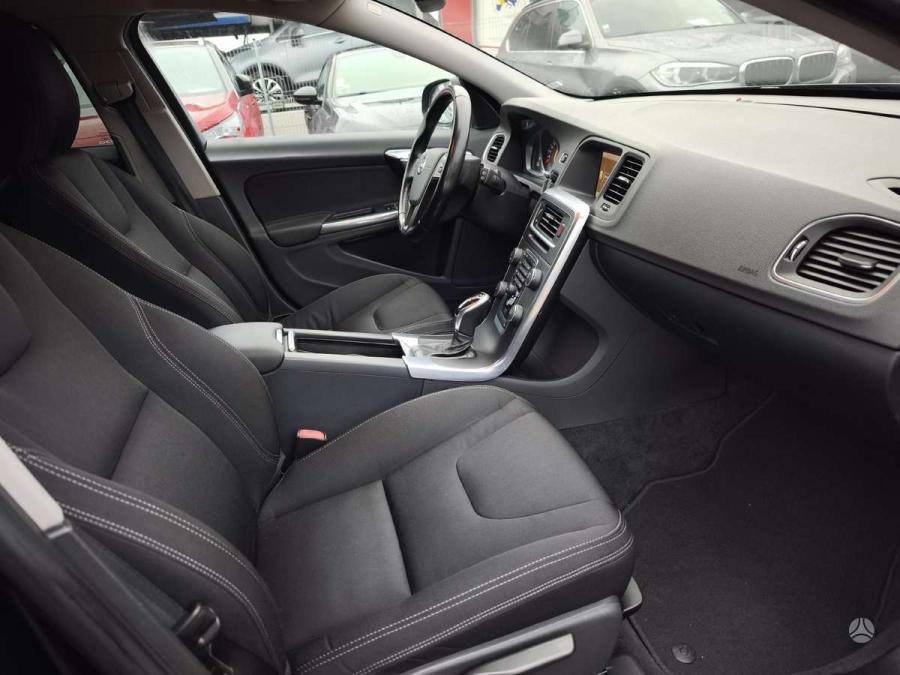 Black Volvo V70 2013 in Taurage, with an engine capacity of 2.40 L and mileage of 190 thousand km for 7800 €, photo 12 on AUTOMOTO.COM.LV