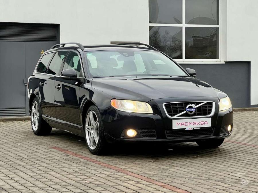 Black Volvo V70 2013 in Vilnius, with an engine capacity of 1.98 L and mileage of 311 thousand km for 5990 €, photo 1 on AUTOMOTO.COM.LV