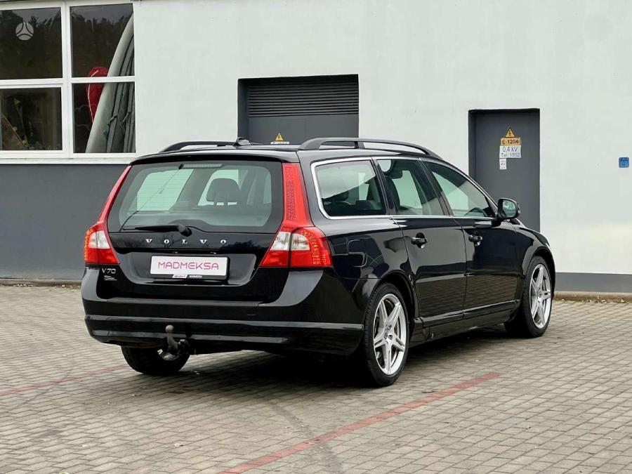 Black Volvo V70 2013 in Vilnius, with an engine capacity of 1.98 L and mileage of 311 thousand km for 5990 €, photo 2 on AUTOMOTO.COM.LV