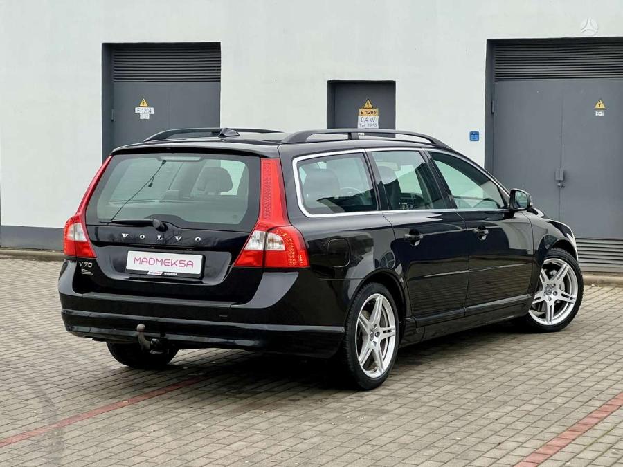 Black Volvo V70 2013 in Vilnius, with an engine capacity of 1.98 L and mileage of 311 thousand km for 5990 €, photo 18 on AUTOMOTO.COM.LV