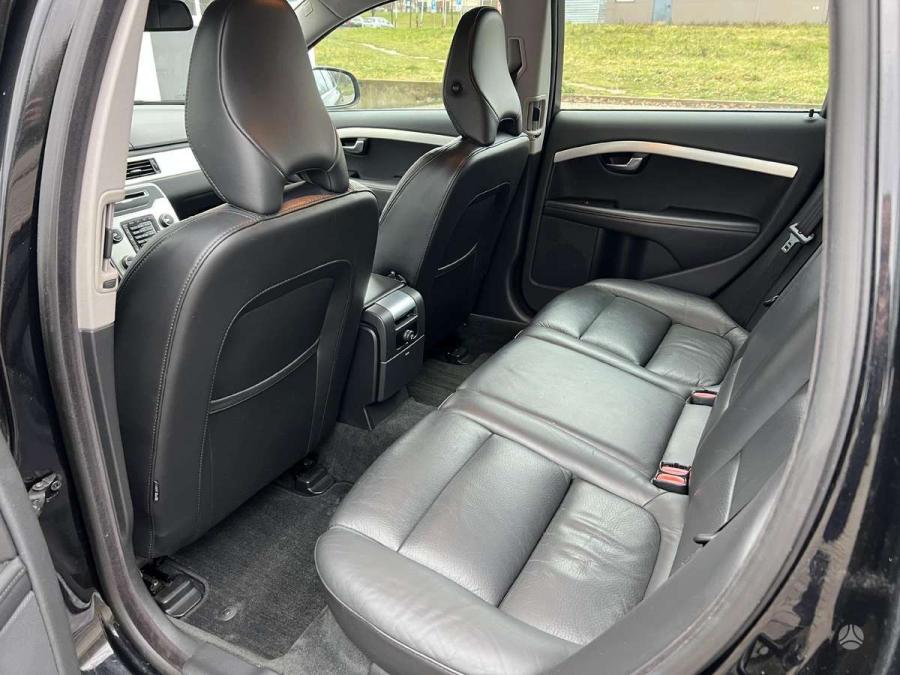 Black Volvo V70 2013 in Vilnius, with an engine capacity of 1.98 L and mileage of 311 thousand km for 5990 €, photo 31 on AUTOMOTO.COM.LV