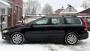 Black Volvo V70 2013 in Ukmerge, with an engine capacity of 1.98 L and mileage of 331 thousand km for 6750 €, photo 5 on AUTOMOTO.COM.LV