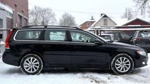 Black Volvo V70 2013 in Ukmerge, with an engine capacity of 1.98 L and mileage of 331 thousand km for 6750 €, photo 6 on AUTOMOTO.COM.LV