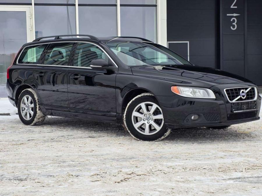 Melns Volvo V70 2013 Viļņa, ar dzinēja tilpumu 1.98 L un nobraukumu 263 tūkst. km par 6800 €, foto 2 vietnē AUTOMOTO.COM.LV
