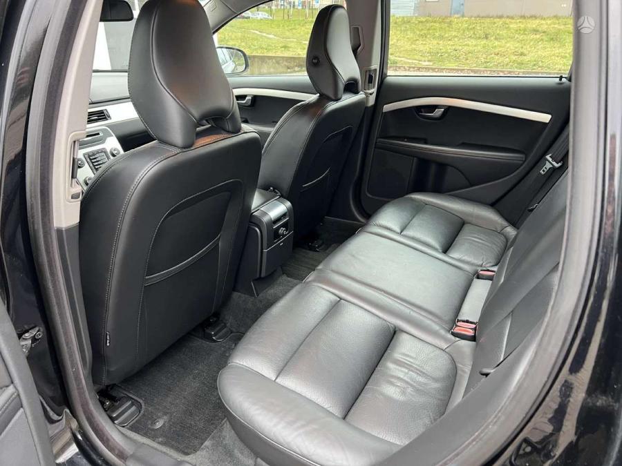 Melns Volvo V70 2013 Viļņa, ar dzinēja tilpumu 1.98 L un nobraukumu 311 tūkst. km par 5990 €, foto 31 vietnē AUTOMOTO.COM.LV