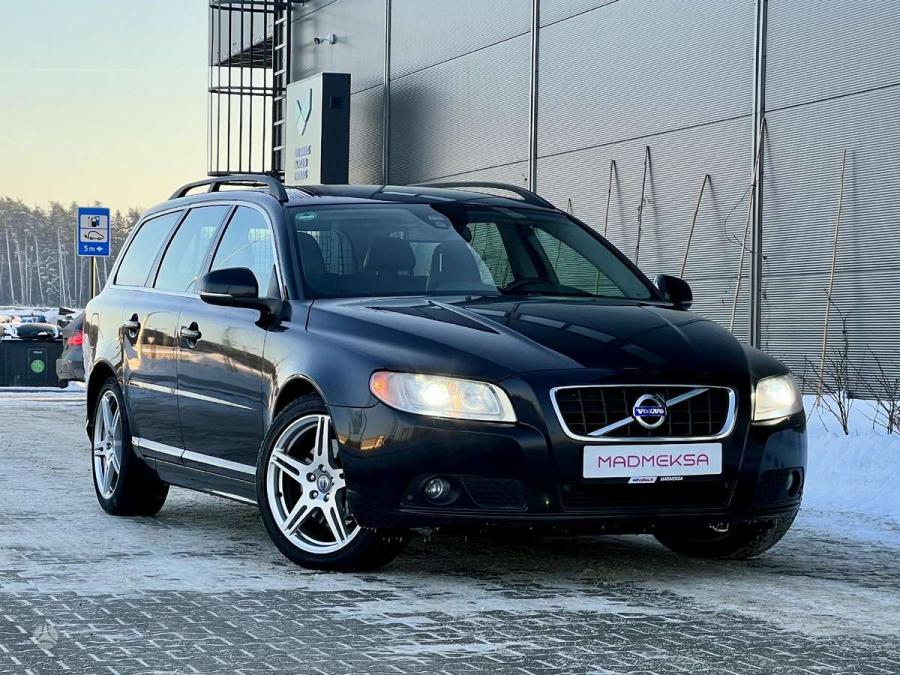 Black Volvo V70 2013 in Vilnius, with an engine capacity of 1.98 L and mileage of 311 thousand km for 5290 €, photo 1 on AUTOMOTO.COM.LV