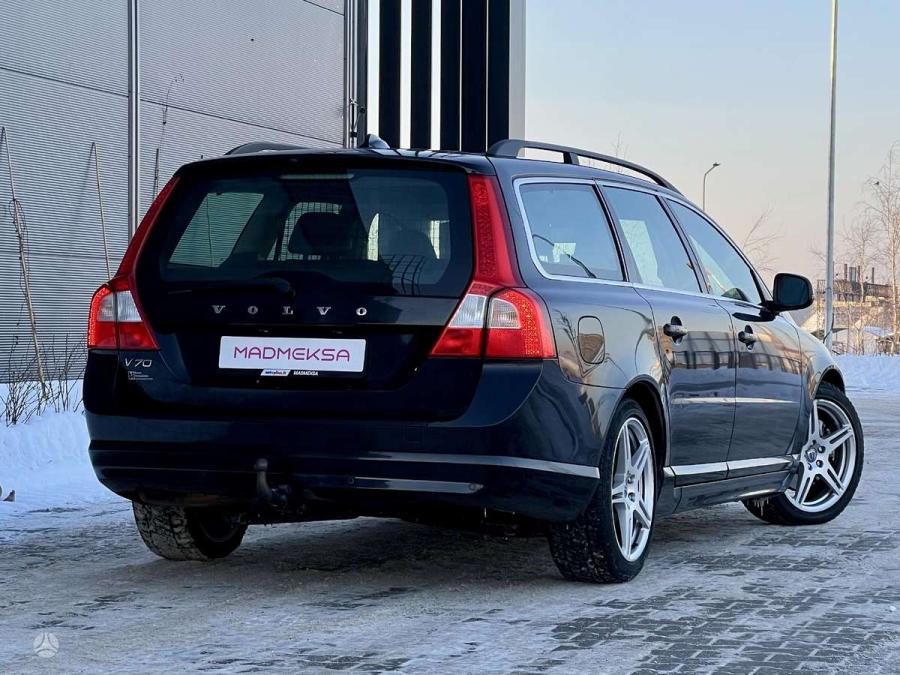 Black Volvo V70 2013 in Vilnius, with an engine capacity of 1.98 L and mileage of 311 thousand km for 5290 €, photo 4 on AUTOMOTO.COM.LV