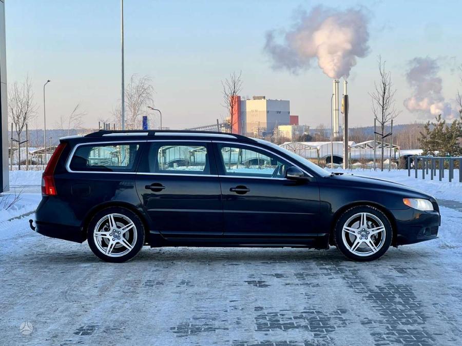 Black Volvo V70 2013 in Vilnius, with an engine capacity of 1.98 L and mileage of 311 thousand km for 5290 €, photo 7 on AUTOMOTO.COM.LV