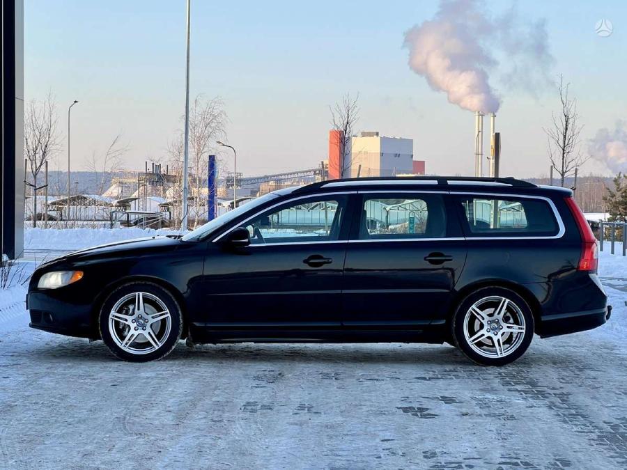 Black Volvo V70 2013 in Vilnius, with an engine capacity of 1.98 L and mileage of 311 thousand km for 5290 €, photo 8 on AUTOMOTO.COM.LV