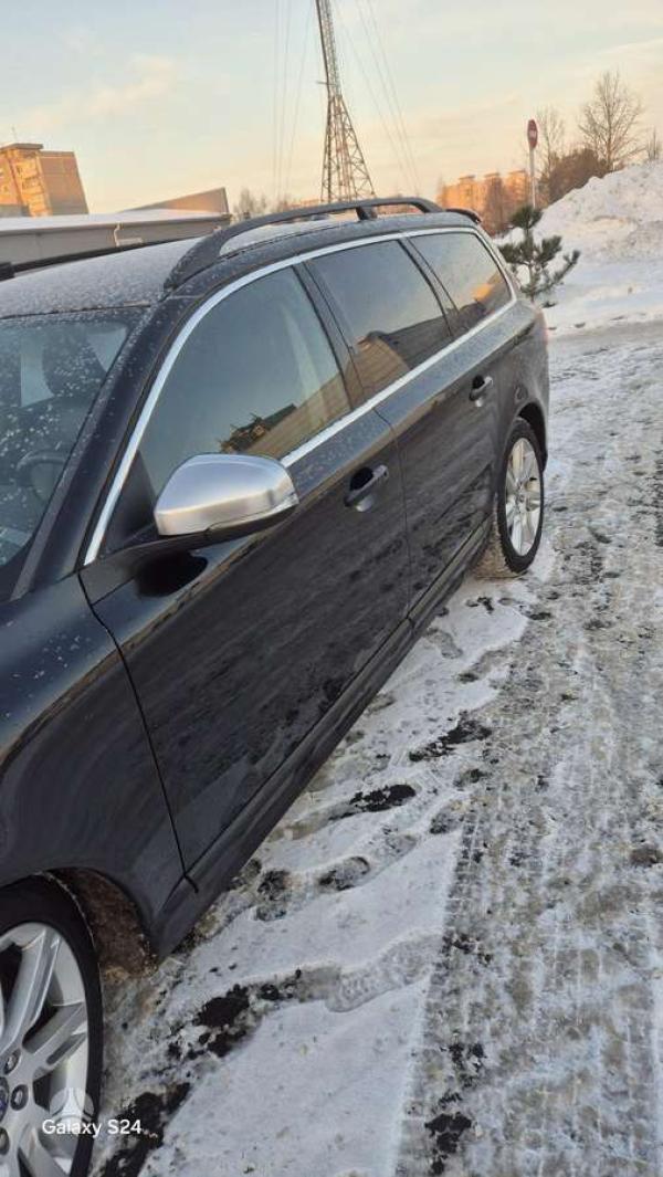 Black Volvo V70 2013 in Kaunas, with an engine capacity of 2.00 L and mileage of 287 thousand km for 6500 €, photo 5 on AUTOMOTO.COM.LV