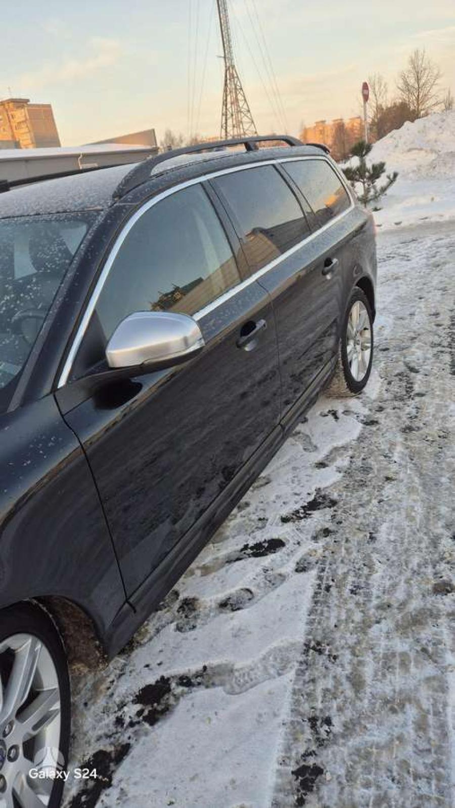 Black Volvo V70 2013 in Kaunas, with an engine capacity of 2.00 L and mileage of 287 thousand km for 6500 €, photo 5 on AUTOMOTO.COM.LV