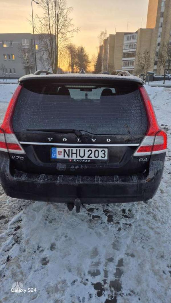 Black Volvo V70 2013 in Kaunas, with an engine capacity of 2.00 L and mileage of 287 thousand km for 6500 €, photo 8 on AUTOMOTO.COM.LV