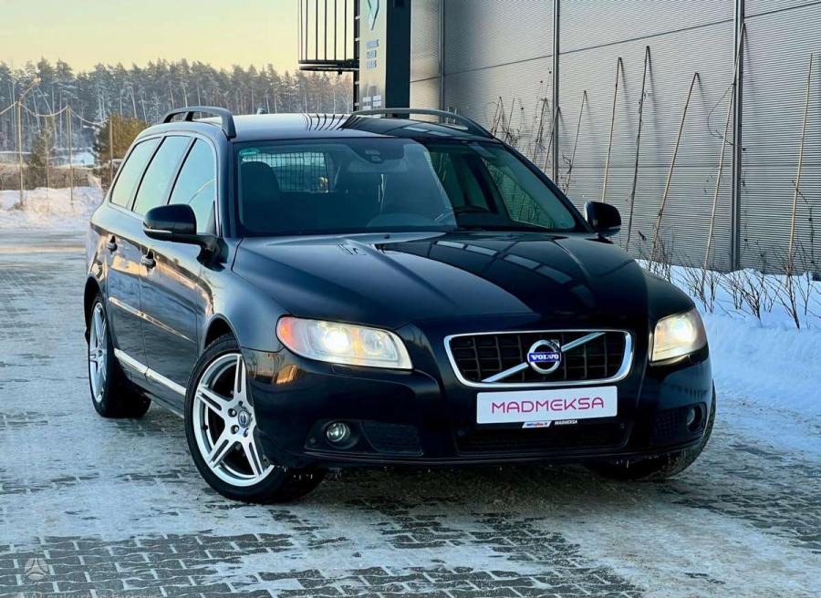 Black Volvo V70 2013 in Vilnius, with an engine capacity of 1.98 L and mileage of 311 thousand km for 5290 €, photo 1 on AUTOMOTO.COM.LV