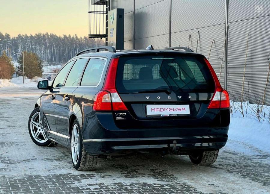 Black Volvo V70 2013 in Vilnius, with an engine capacity of 1.98 L and mileage of 311 thousand km for 5290 €, photo 2 on AUTOMOTO.COM.LV