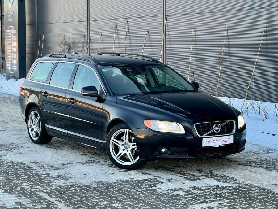 Black Volvo V70 2013 in Vilnius, with an engine capacity of 1.98 L and mileage of 311 thousand km for 5290 €, photo 13 on AUTOMOTO.COM.LV