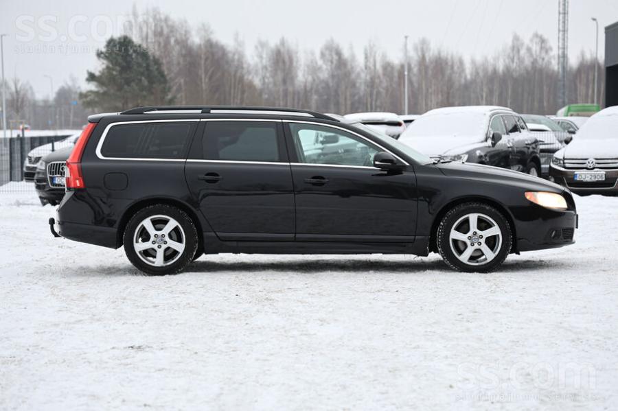 Black Volvo V70 2013 in Jelgava, with an engine capacity of 2.00 L and mileage of 0 thousand km for 6500 €, photo 4 on AUTOMOTO.COM.LV