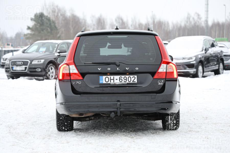 Black Volvo V70 2013 in Jelgava, with an engine capacity of 2.00 L and mileage of 0 thousand km for 6500 €, photo 6 on AUTOMOTO.COM.LV