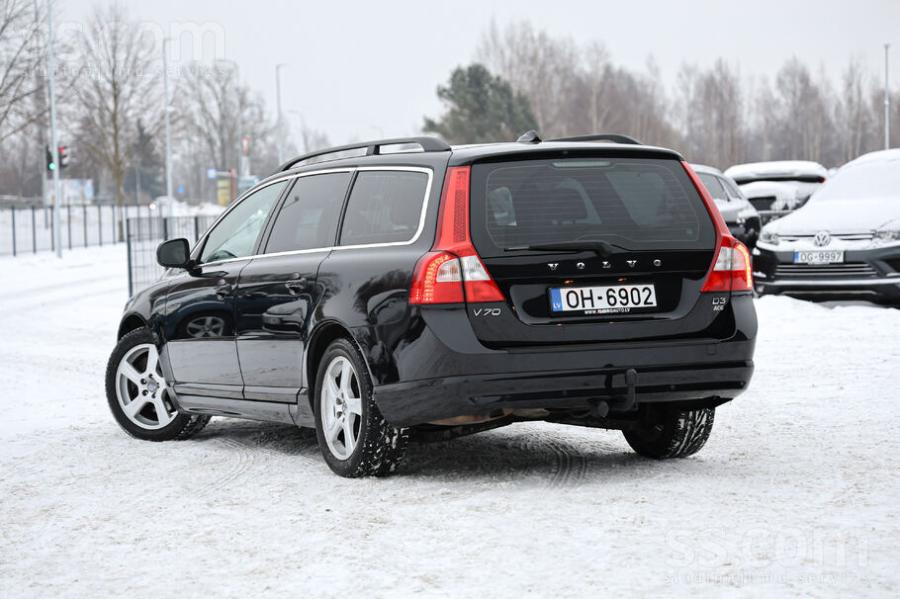 Black Volvo V70 2013 in Jelgava, with an engine capacity of 2.00 L and mileage of 0 thousand km for 6500 €, photo 7 on AUTOMOTO.COM.LV