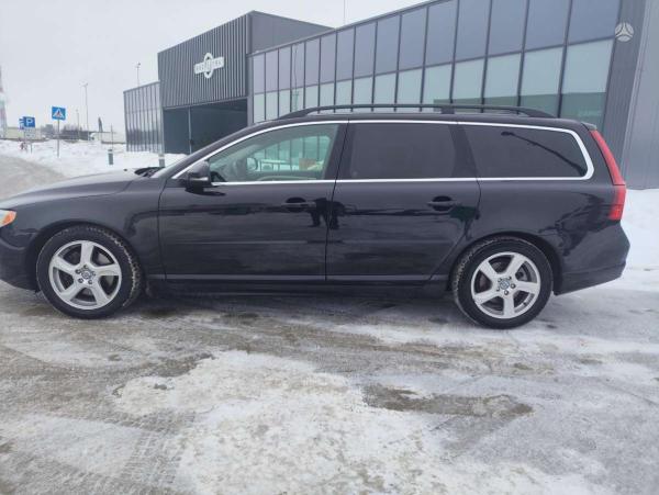 Black Volvo V70 2013 in Siauliai, with an engine capacity of 1.98 L and mileage of 220 thousand km for 6900 €, photo 3 on AUTOMOTO.COM.LV