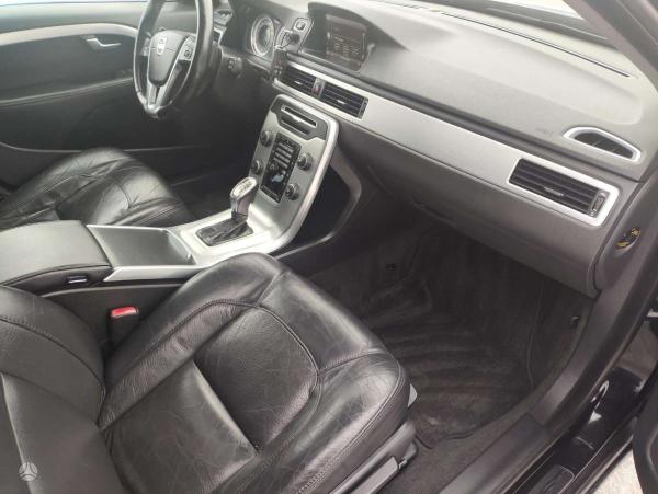 Black Volvo V70 2013 in Siauliai, with an engine capacity of 1.98 L and mileage of 220 thousand km for 6900 €, photo 10 on AUTOMOTO.COM.LV