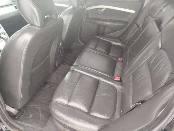 Black Volvo V70 2013 in Siauliai, with an engine capacity of 1.98 L and mileage of 220 thousand km for 6900 €, photo 11 on AUTOMOTO.COM.LV